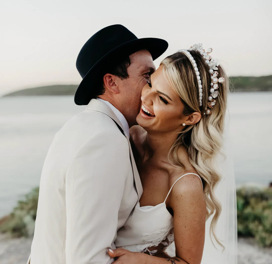 A'el Este - Sophia & Mia - Bridal Pearl & Crystal Headpiece Set- Gold – The White Collection