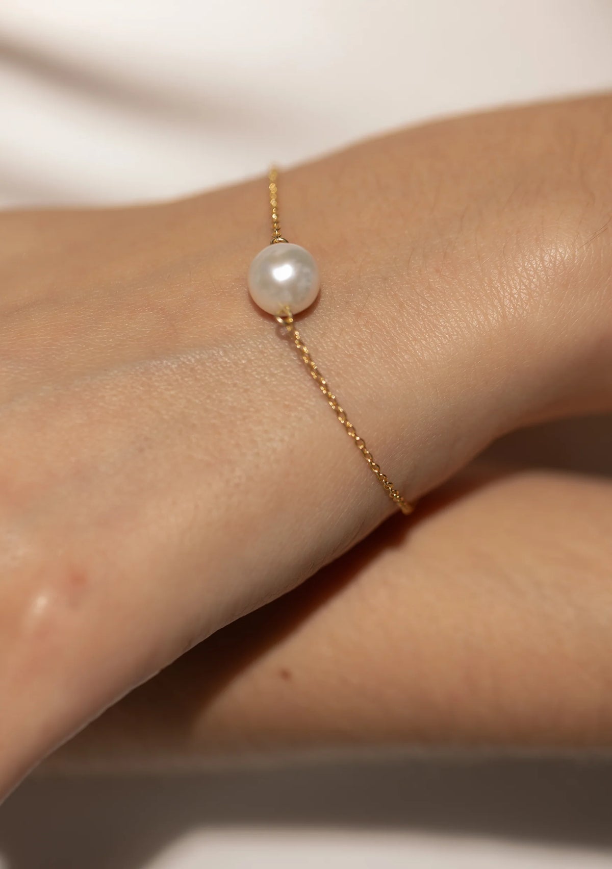 Lola Knight - Christie Pearl Bridal Bracelet - Gold – The White Collection