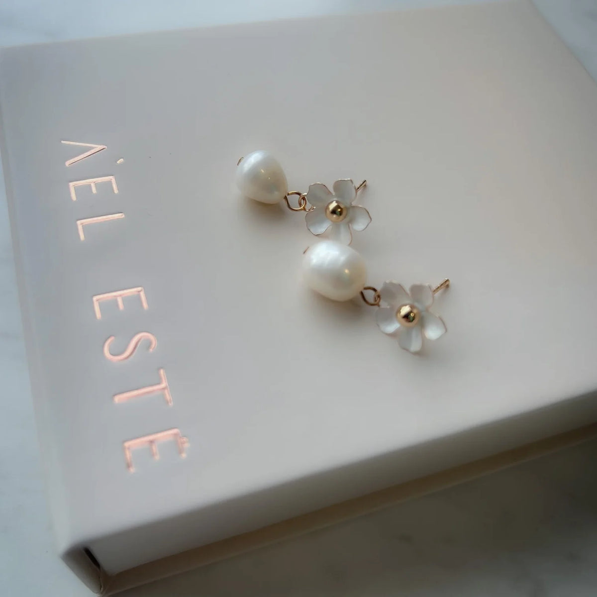 A'el Este - Valencia - Bridal Pearl Drop Earrings - White & Gold – The ...